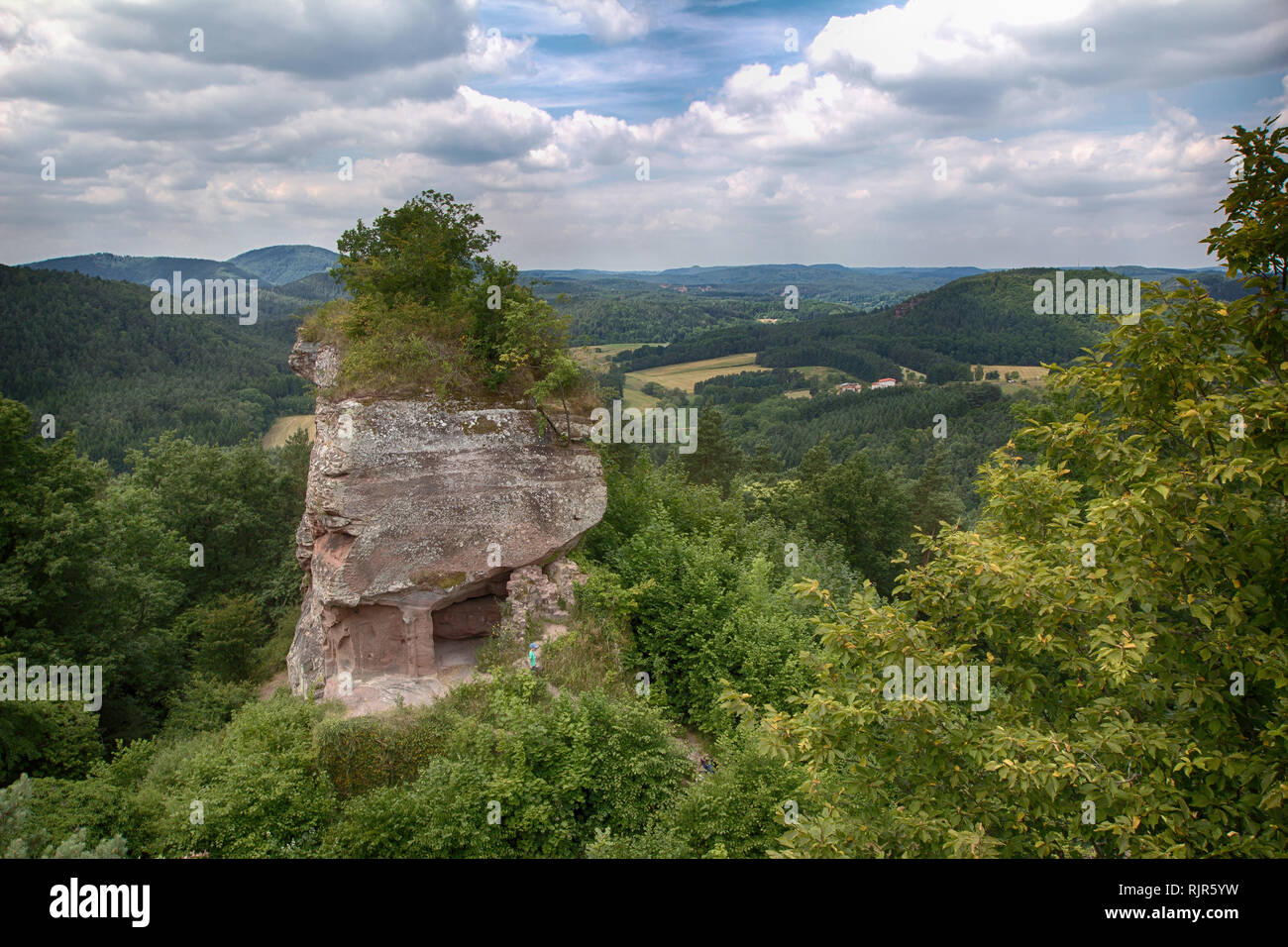 Tower of the castle ruin drachenfels hi-res stock photography and ...