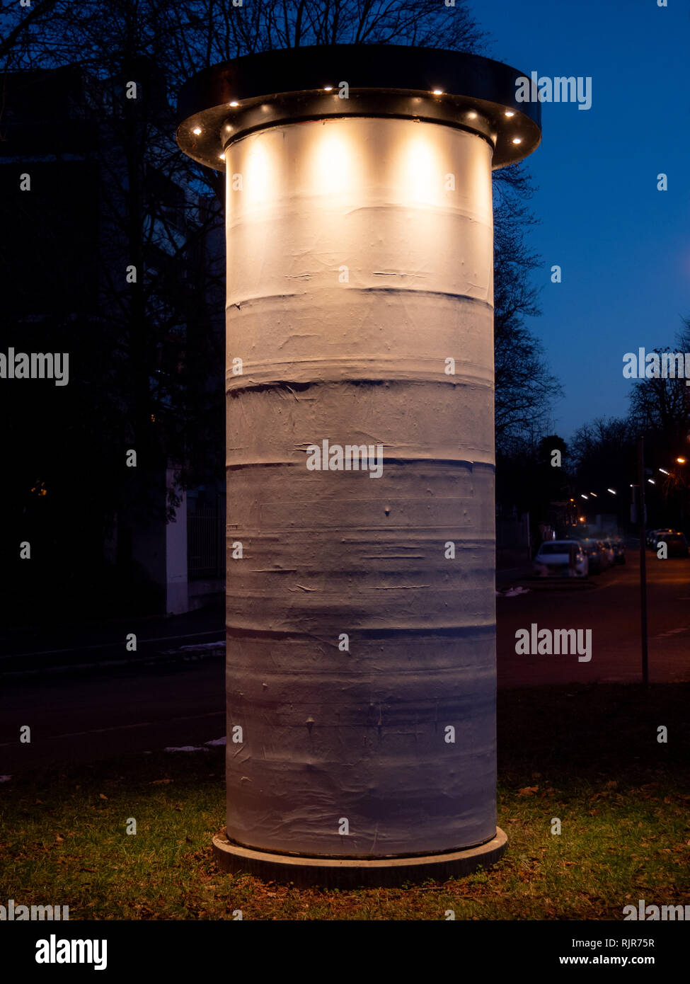 Mockup advertising column hi-res stock photography and images - Alamy