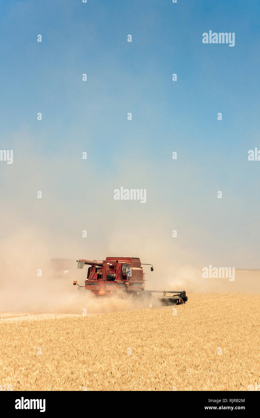 Dust and chaff cloud hi-res stock photography and images - Alamy