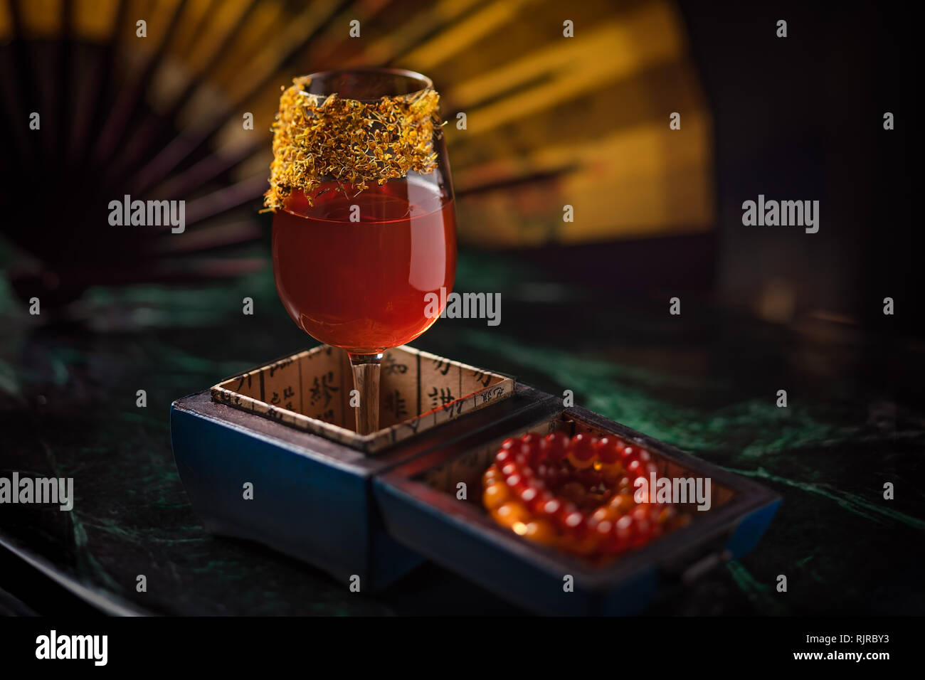 Straight up cocktail hi-res stock photography and images - Alamy