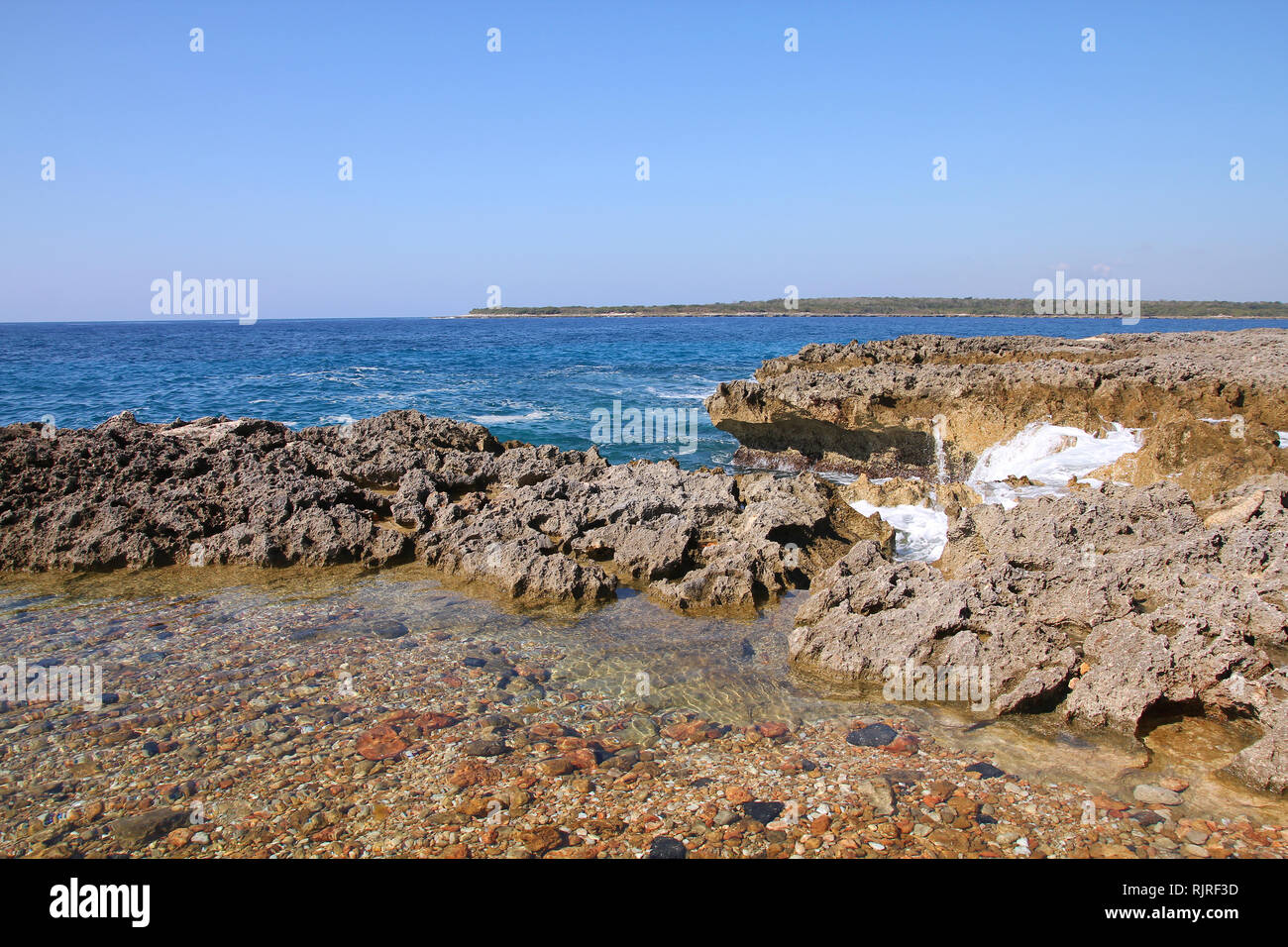 Sea rocks in caribbean seashore hi-res stock photography and images - Alamy