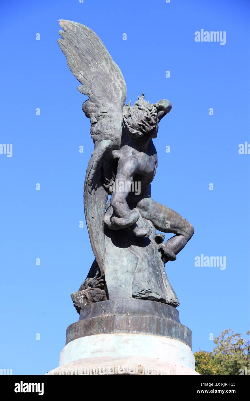 Statue fallen angel devil hi-res stock photography and images - Alamy