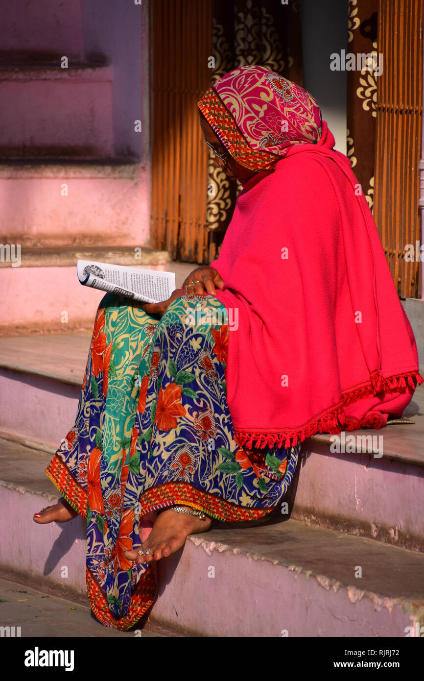 Lady colour hi-res stock photography and images - Alamy