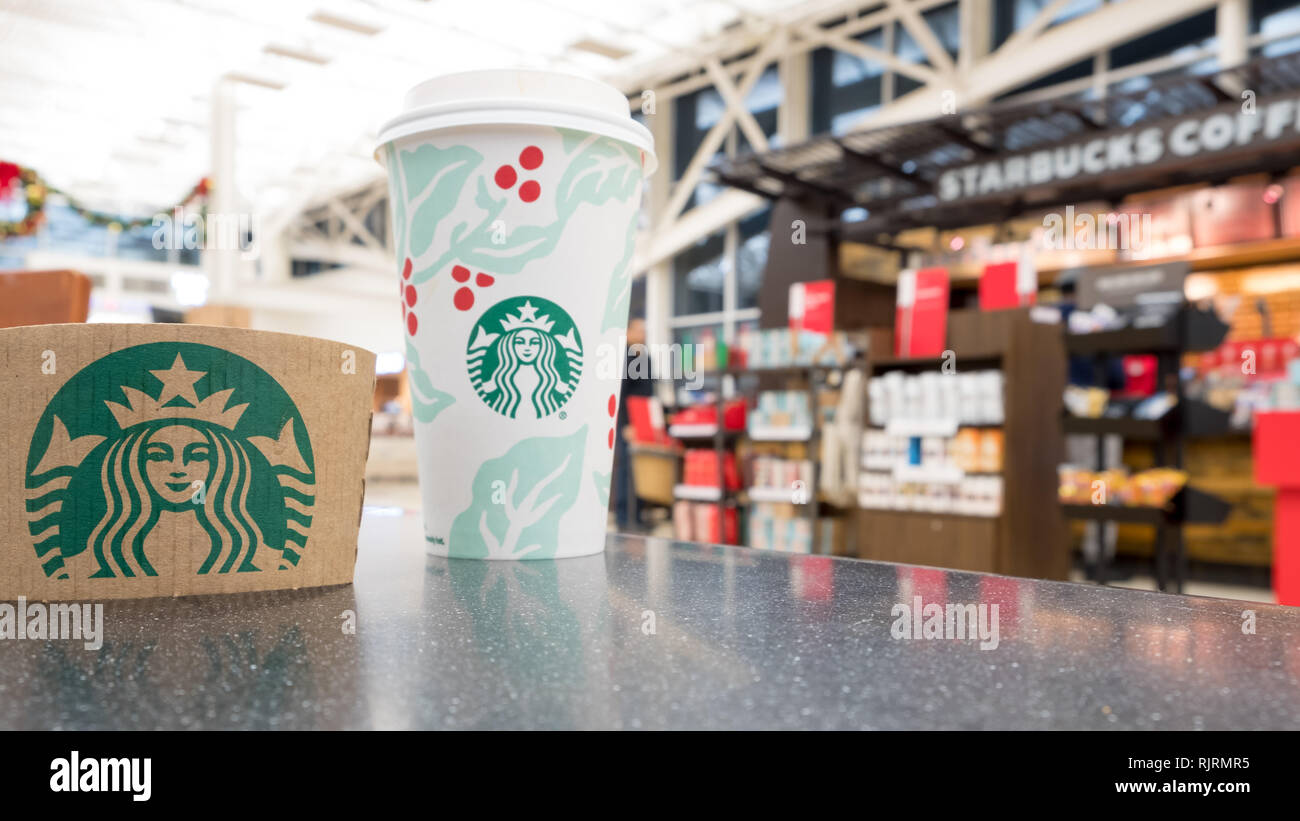 Starbucks counter hi-res stock photography and images - Alamy