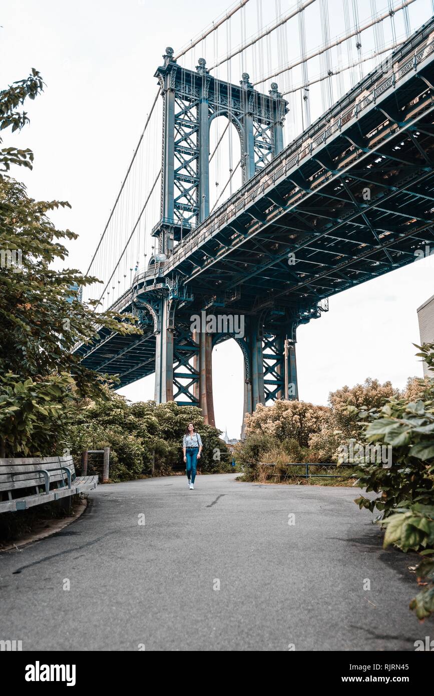 Manhattan bridge boardwalk hi-res stock photography and images - Alamy