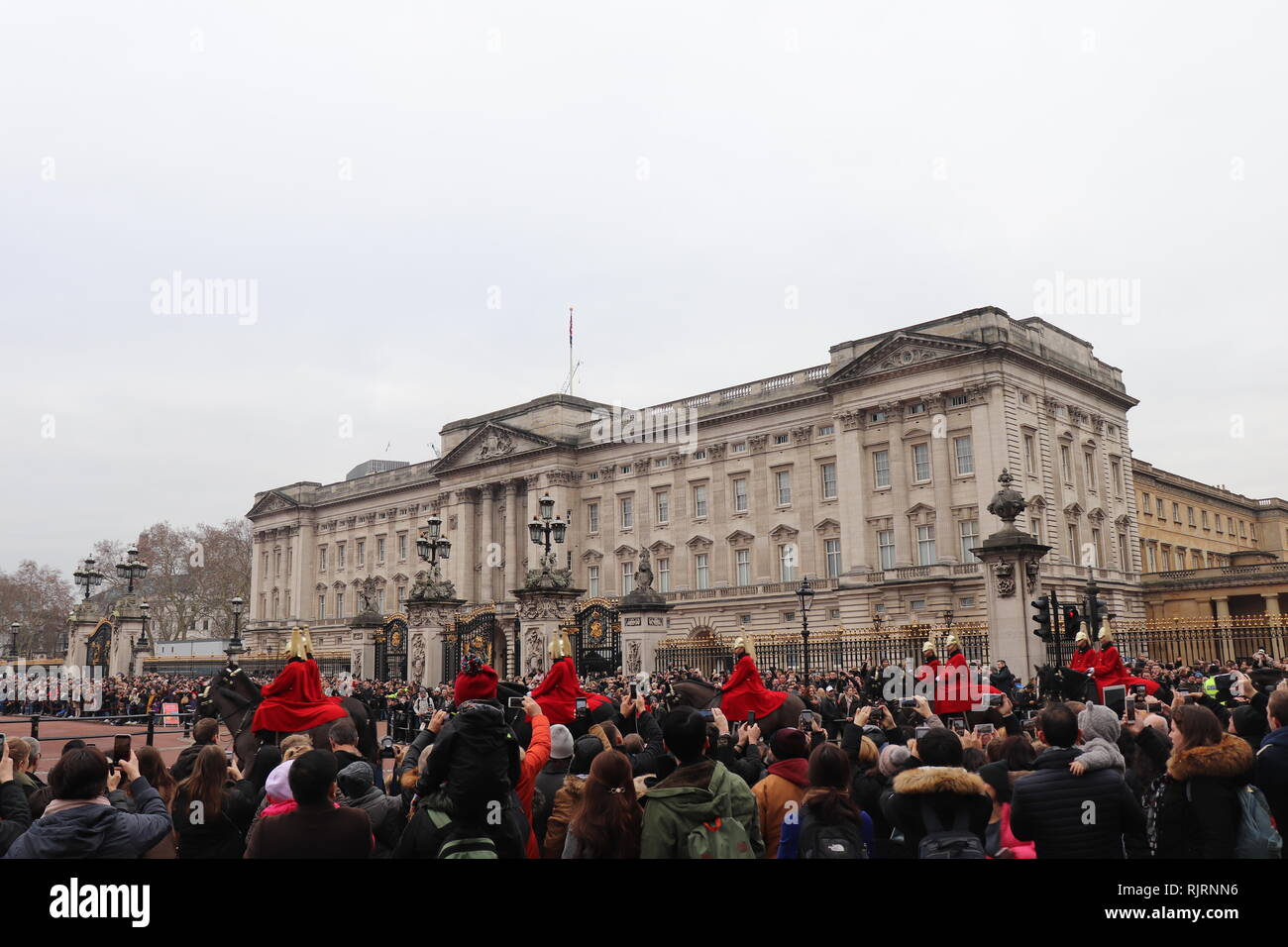 Changing the Guard Buckingham Palace Stock Photo - Alamy Changing the Guard Buckingham Palace Stock Photo - Alamy