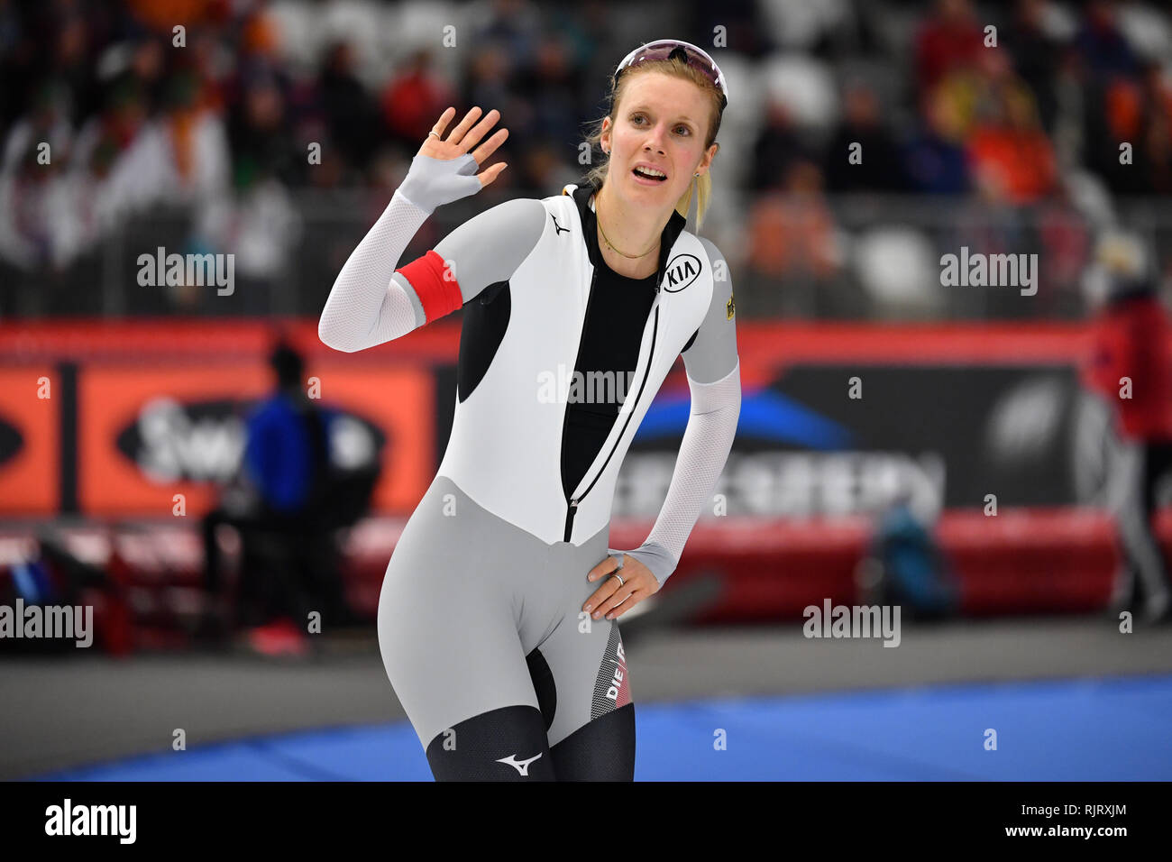 Inzell, Deutschland. 07th Feb, 2019. Roxande DUFTER (GER), gesture ...