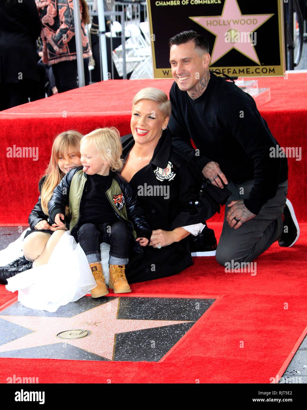 Pink alecia beth moore and carey hart hi-res stock photography and ...