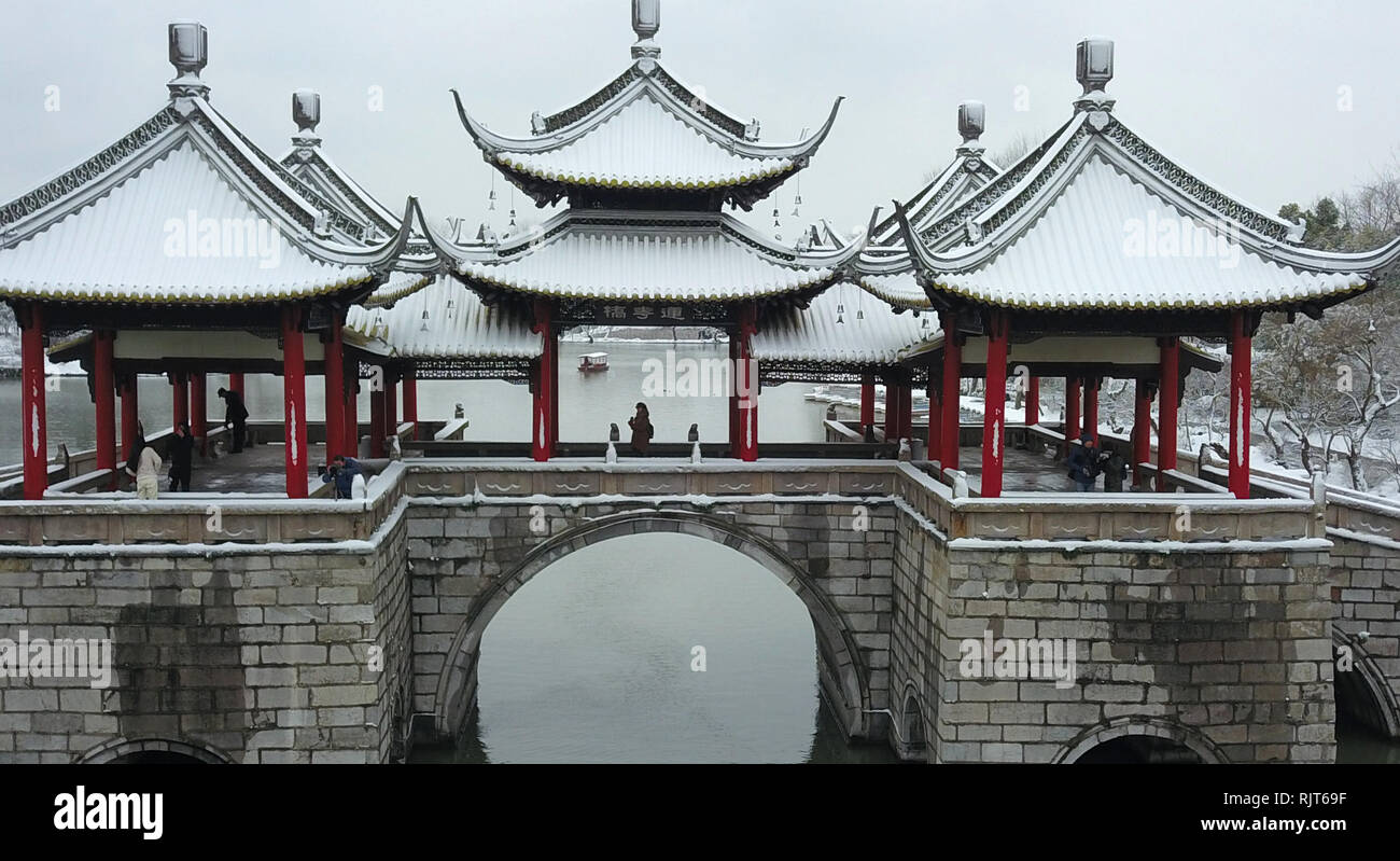 Yangzhou, China's Jiangsu Province. 8th Feb, 2019. The photo shows the ...