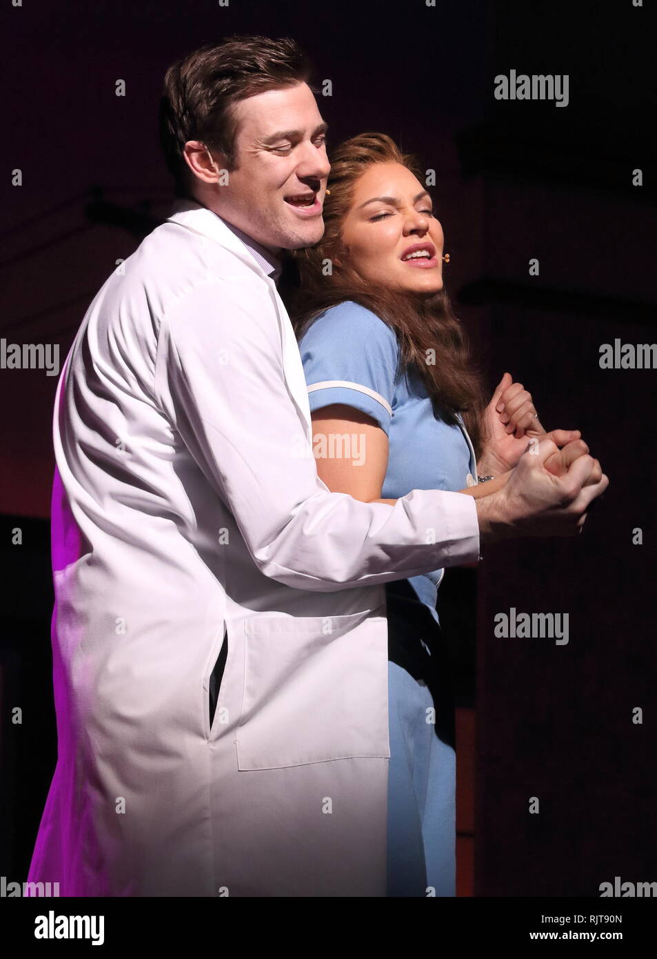 Katharine McPhee as Jenna and David Hunter as Dr Pomatter in Jessie ...