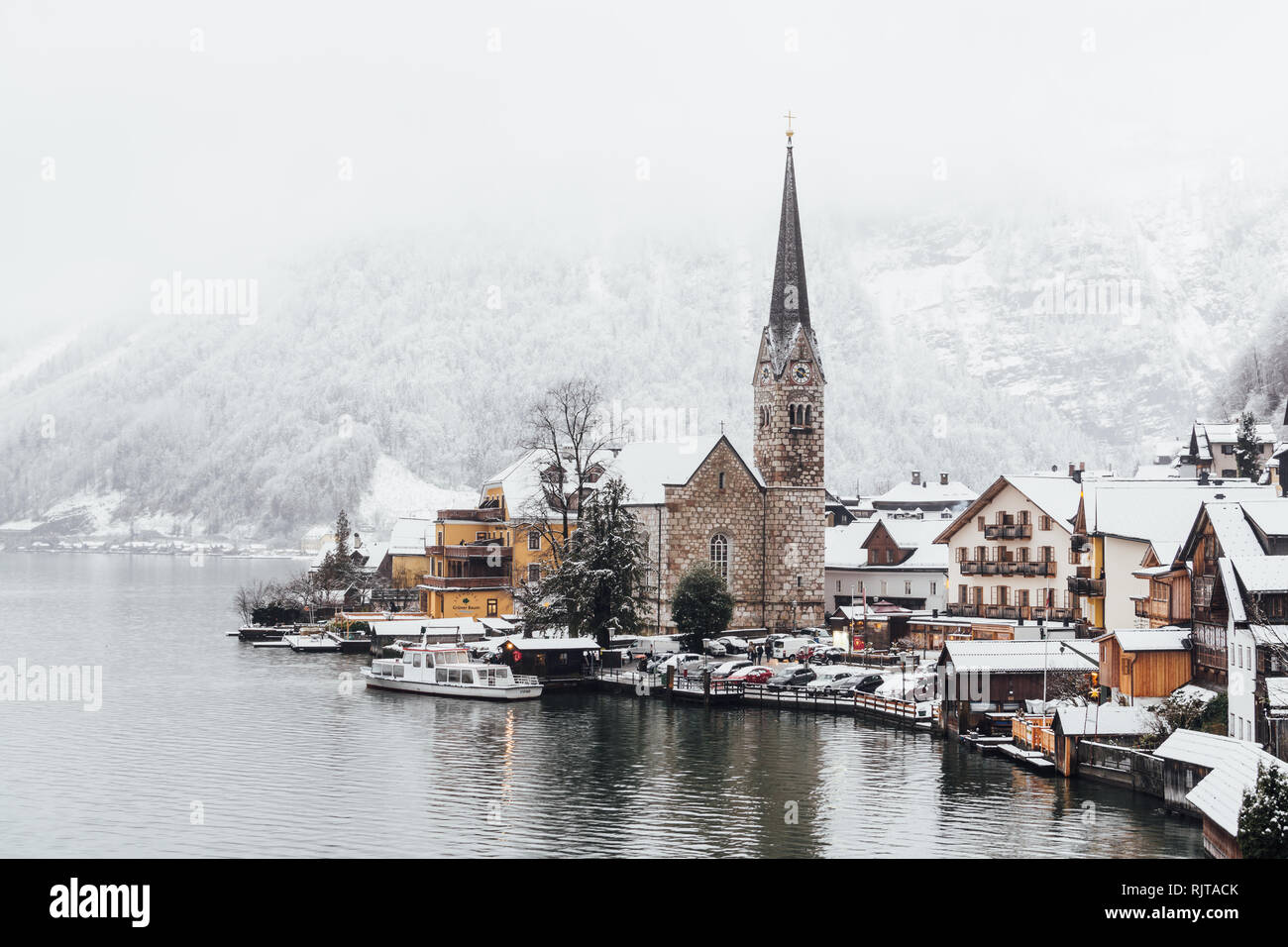 Hallstatt austria winter hi-res stock photography and images - Alamy
