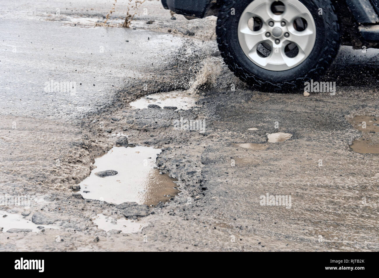 Pothole car wheel hi-res stock photography and images - Alamy