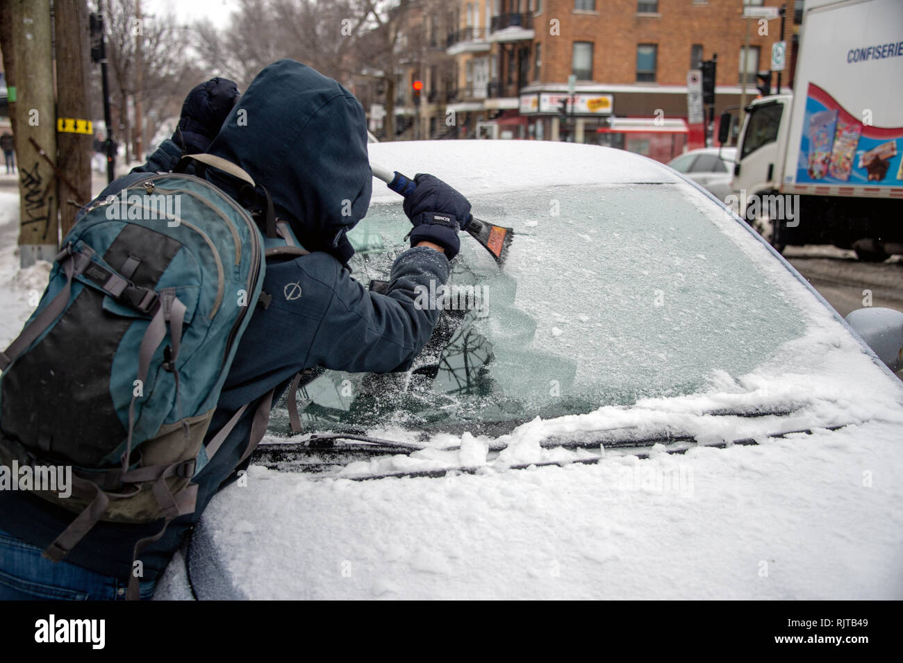 Car scraper ice hi-res stock photography and images - Alamy
