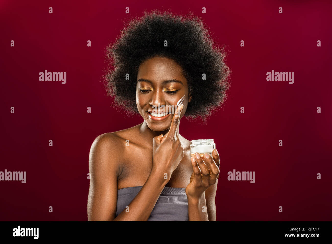 Putting cream hi-res stock photography and images - Alamy