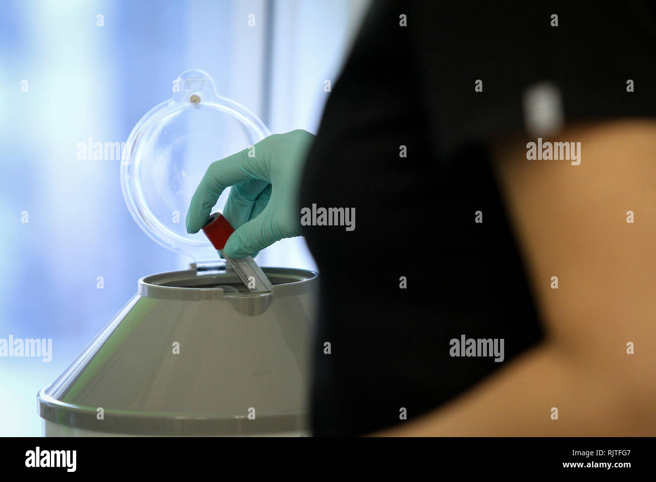 Fractionation hi-res stock photography and images - Alamy