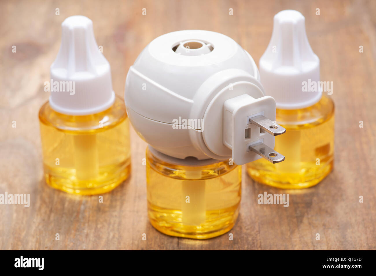 Anti-stress and calming plug-in diffuser with two refill bottles. Used ...