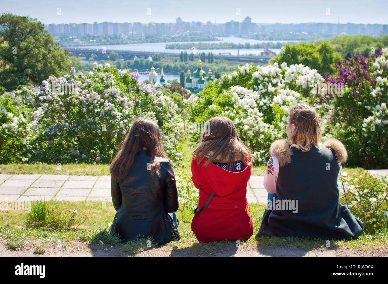 Back view girls hi-res stock photography and images - Alamy
