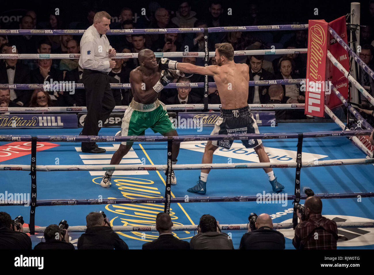 Felix Cash vs. Rasheed Abolaji at The O2 arena Stock Photo - Alamy