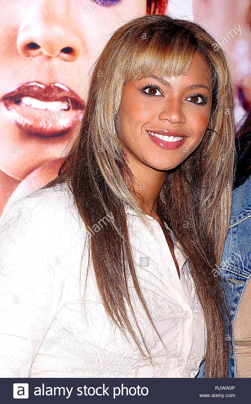 Kelly Rowland 2002 High Resolution Stock Photography and Images - Alamy