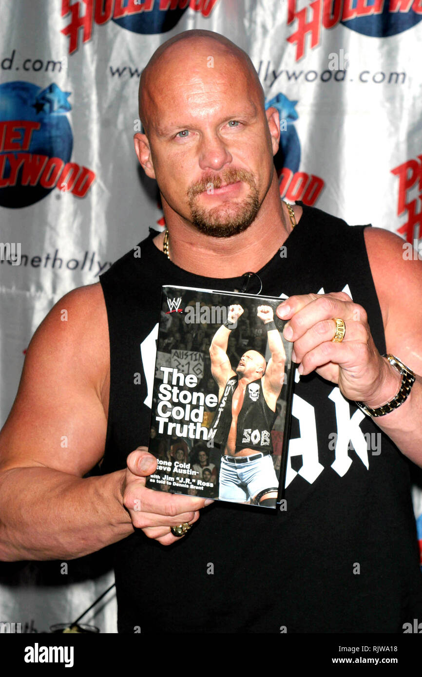 STEVE AUSTIN 10-29-2003 Photo By John Barrett/PHOTOlink /MediaPunch ...