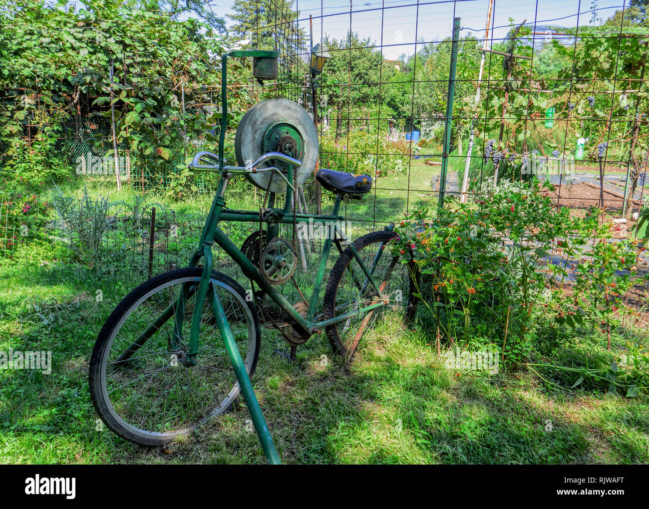 ancient bike to sharpen knives and scissors Stock Photo - Alamy