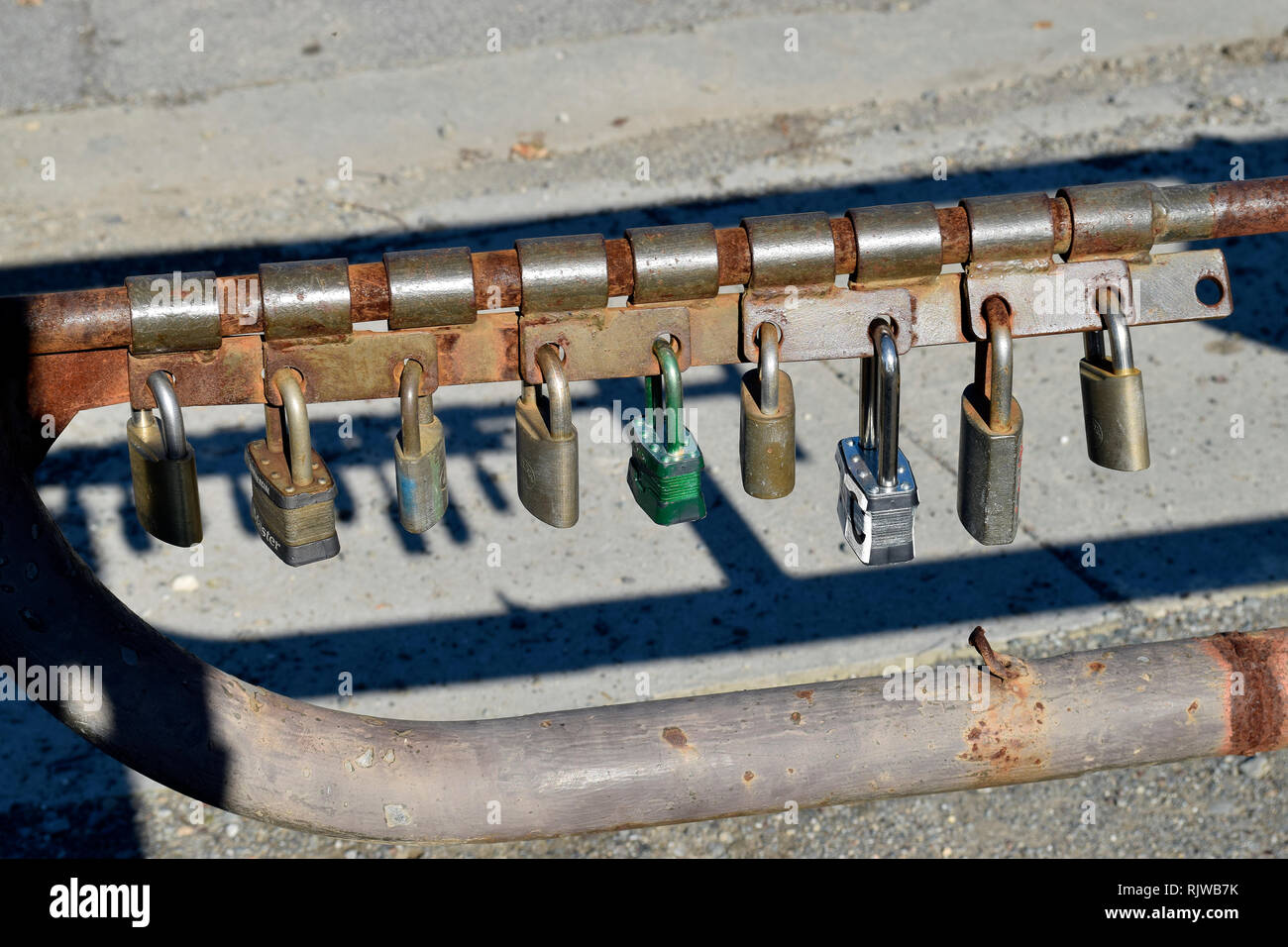Pad lock on gate hi-res stock photography and images - Alamy