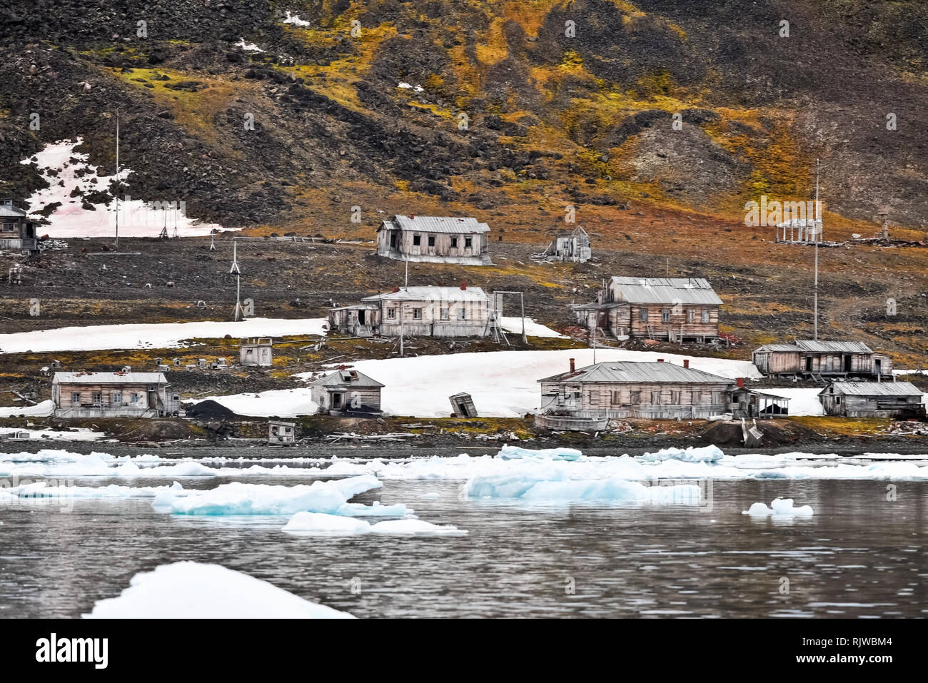 Abandoned settlement in the arctic. Wooden houses in the arctic Stock ...