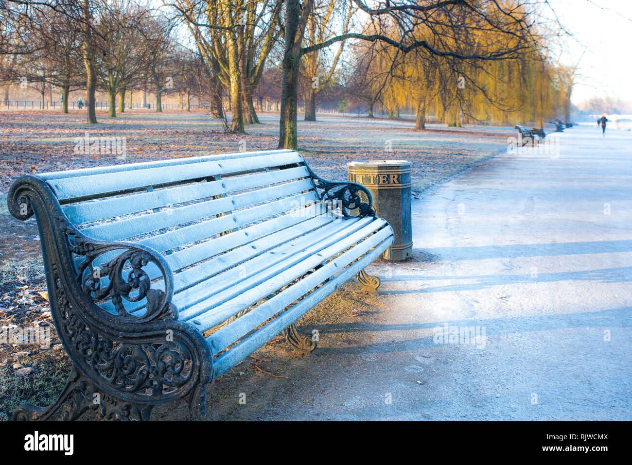 Frozen park bench, London Stock Photo - Alamy