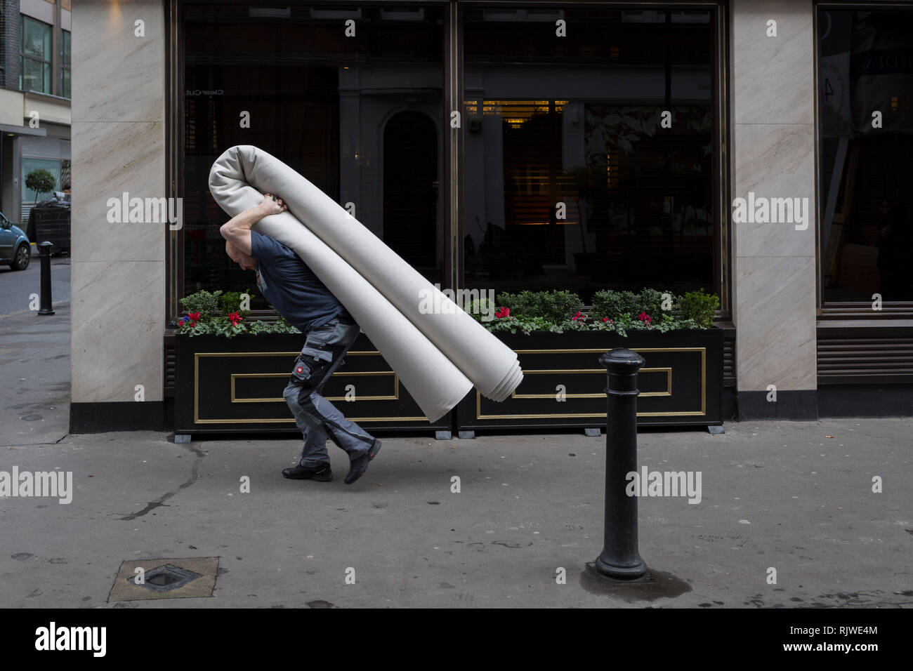 Man carrying heavy weight back hi-res stock photography and images - Alamy