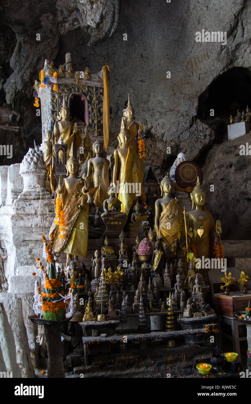 Thousand buddha caves hi-res stock photography and images - Alamy
