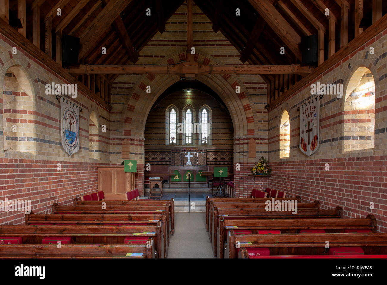 St James Church, Parish Church of Clanfield, Waterlooville, Hampshire ...