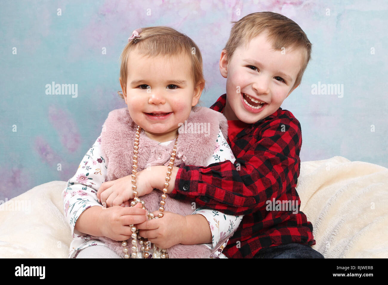 Brother sister cuddling hi-res stock photography and images - Alamy