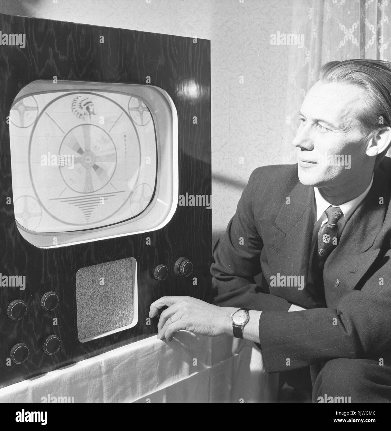 1950s tv set hi-res stock photography and images - Alamy