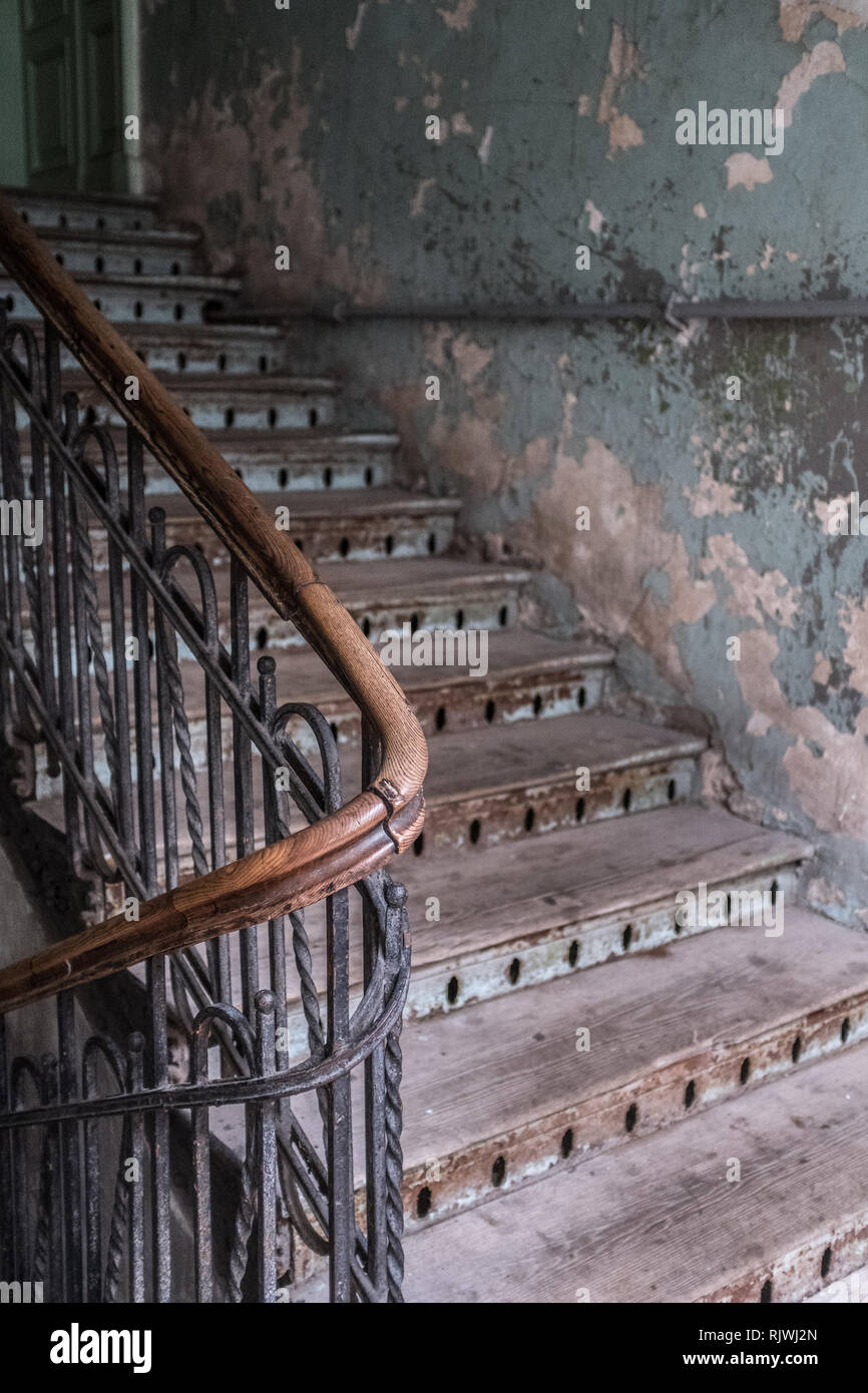 Run down house interior hi-res stock photography and images - Alamy