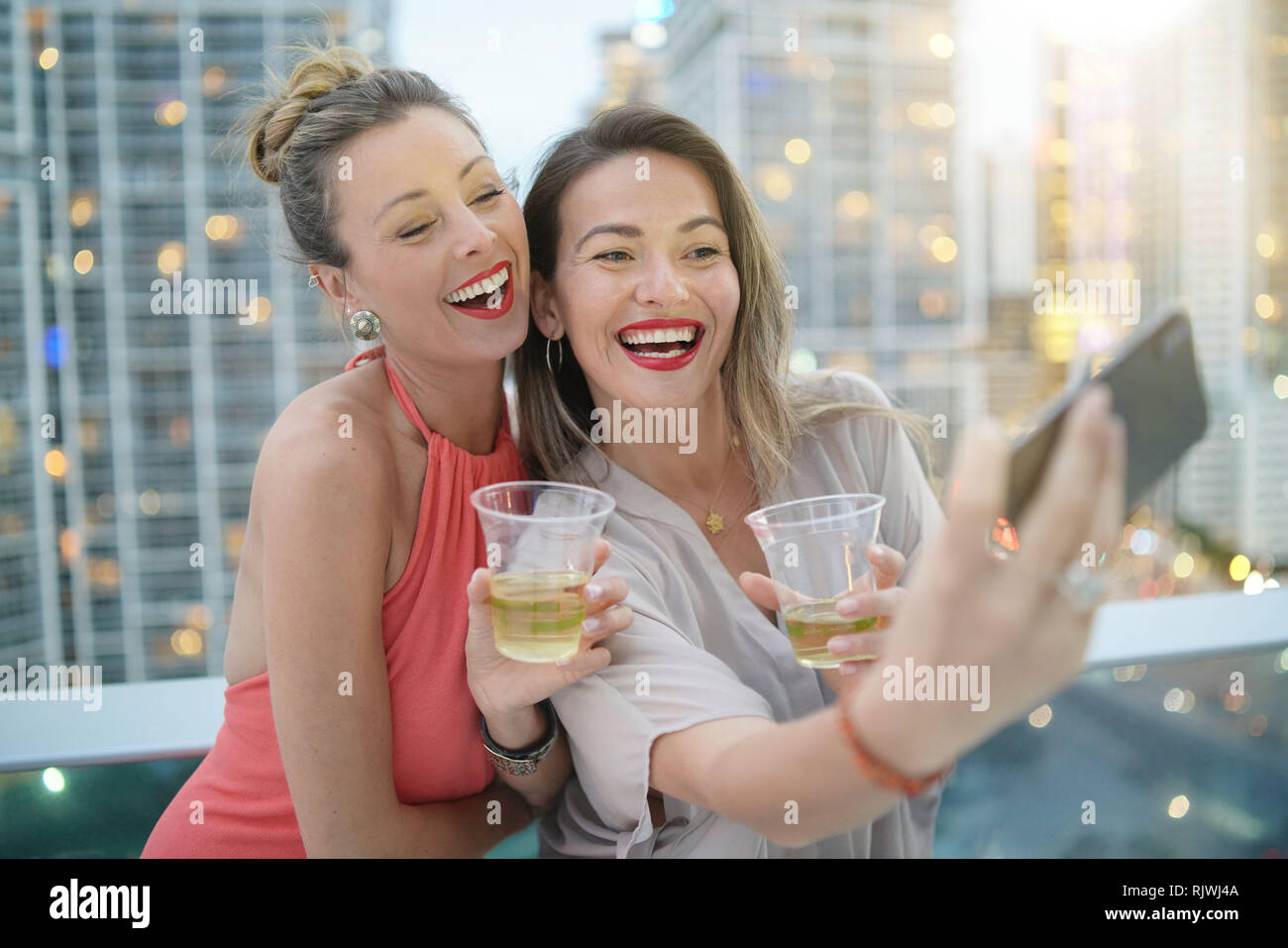 Beautiful people on rooftop bar hi-res stock photography and images - Alamy
