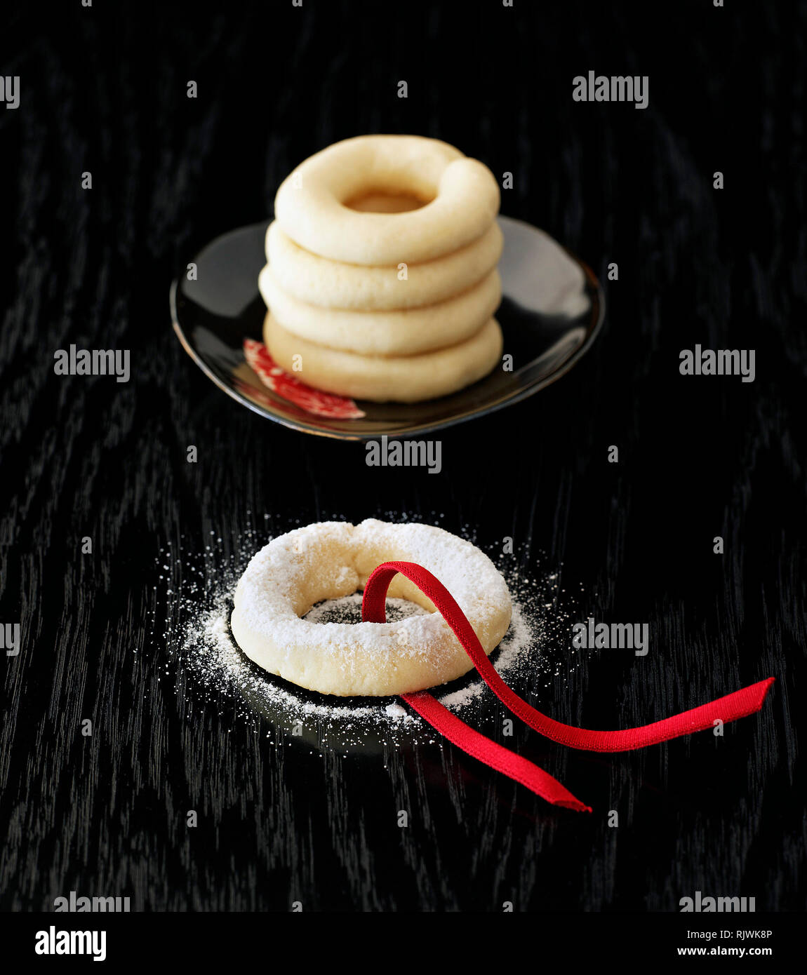 Baked circle hi-res stock photography and images - Alamy