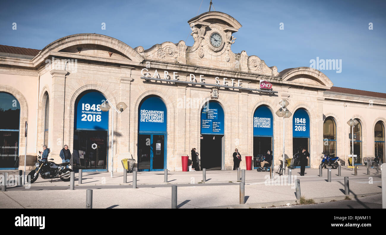 Sncf train station front building france hi-res stock photography and ...