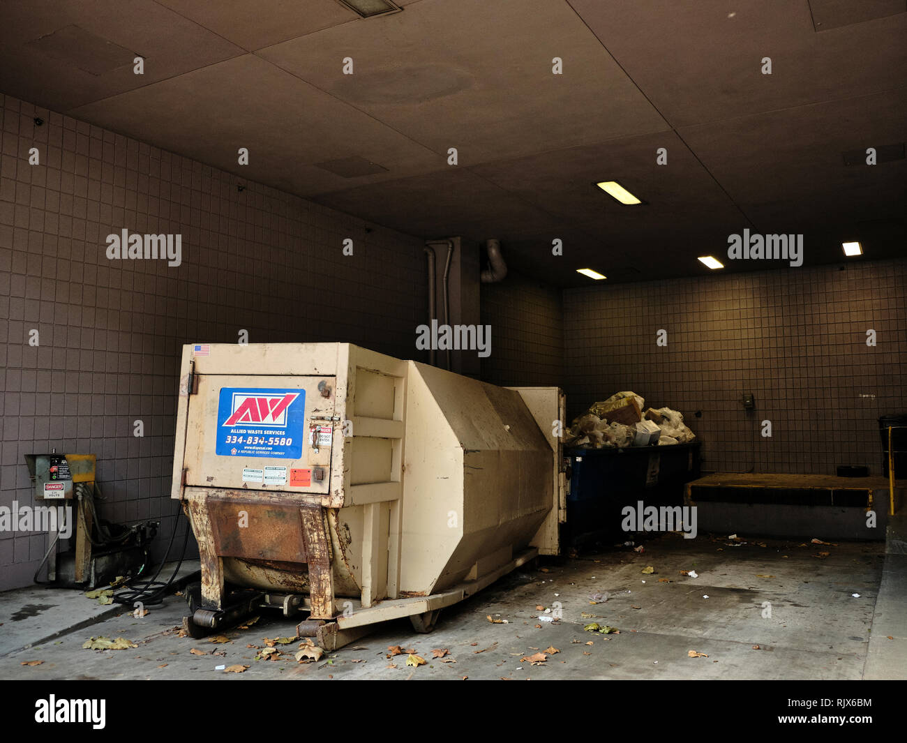 Commercial or industrial trash compacter and garbage bin for urban or ...