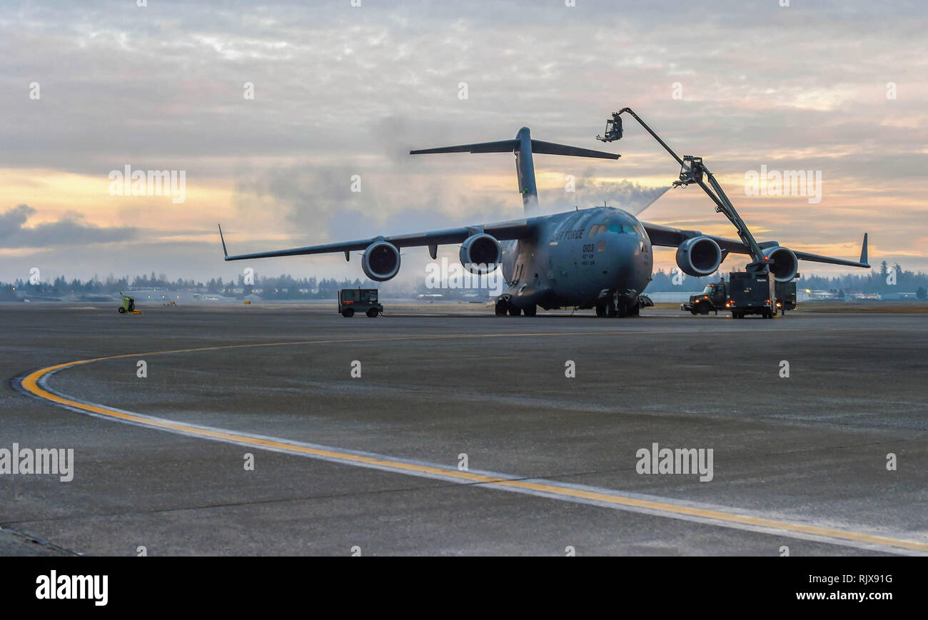 62nd aircraft maintenance squadron hi-res stock photography and images ...