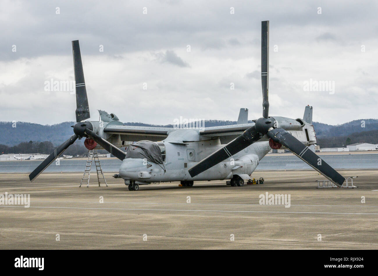 MV-22B Osprey from the US Marine Corps Marine Medium Tiltrotor Squadron ...