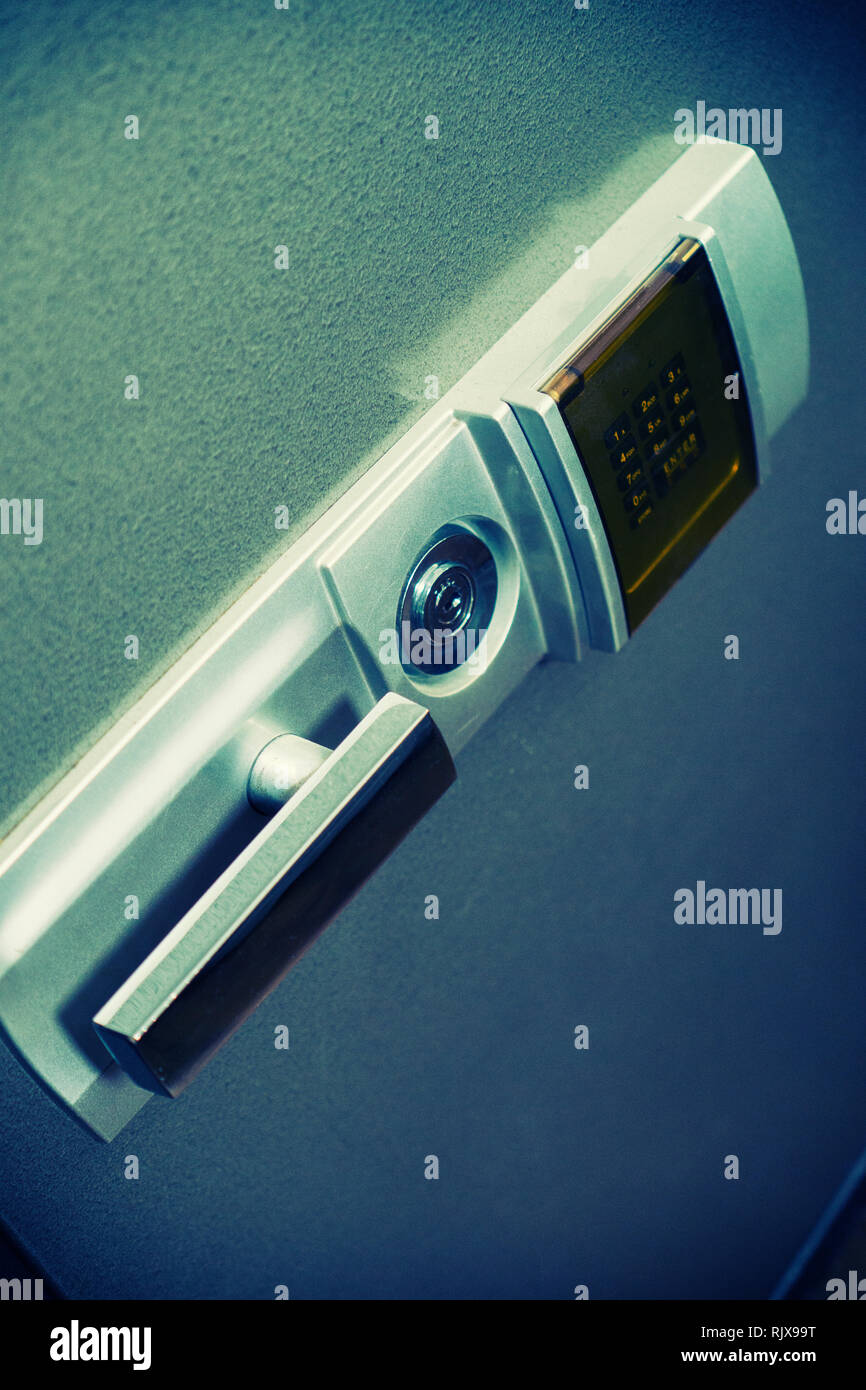 Close up of a modern safe with numbers pad Stock Photo - Alamy