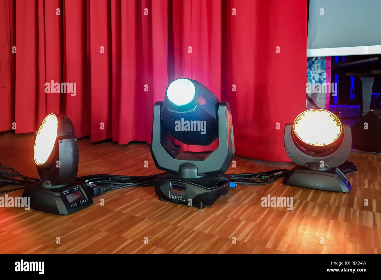 Spotlights on stage. Searchlights in the concert hall Stock Photo - Alamy