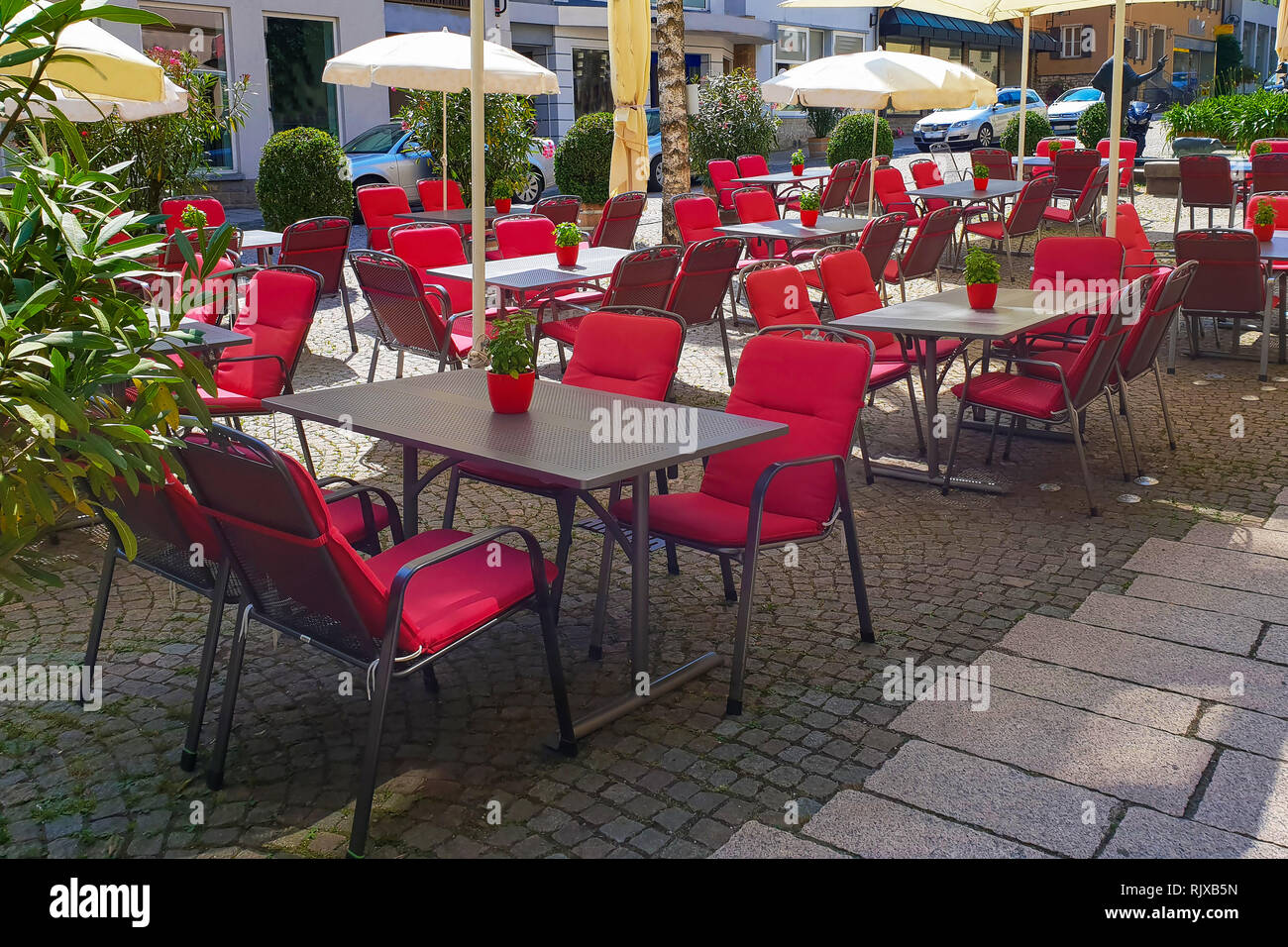 Street cafe / Tables and chairs on the street Stock Photo - Alamy