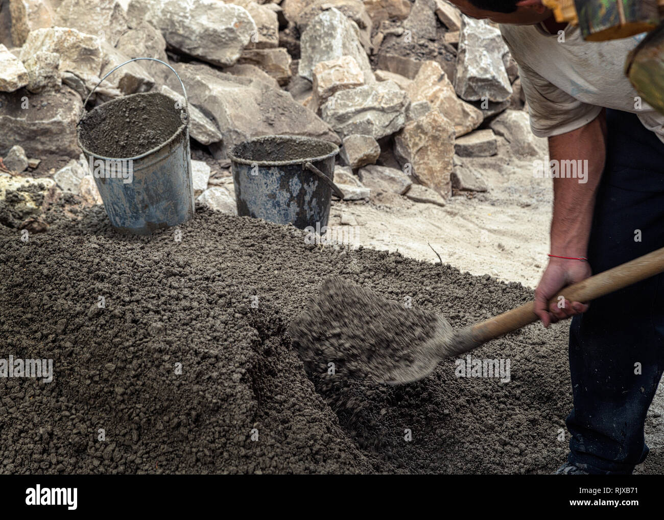 Laboring hi-res stock photography and images - Alamy