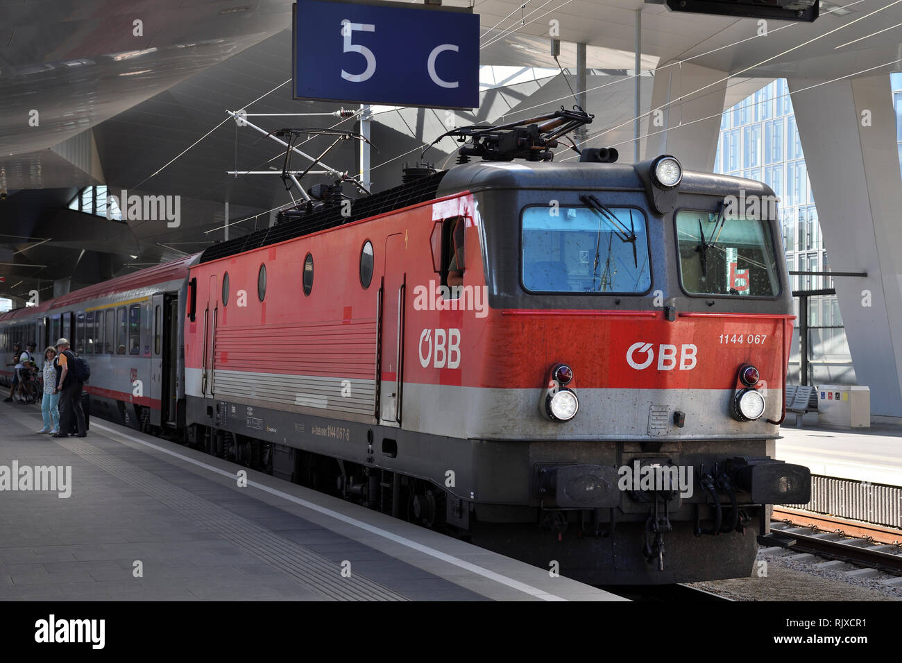 class 1144 electric locomotive;vienna westbahnhof;austria Stock Photo ...