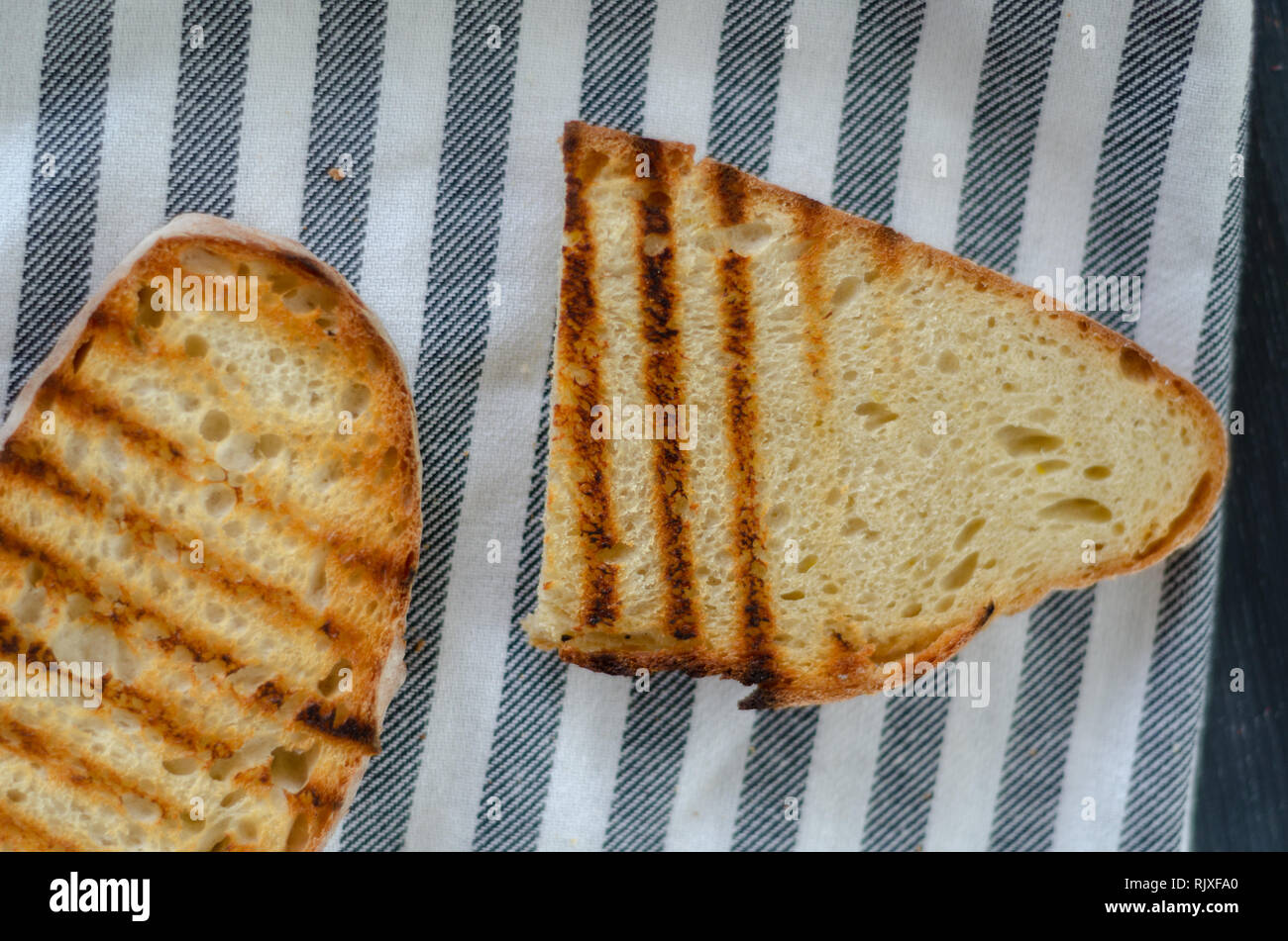 Pile toasted bread slices hi-res stock photography and images - Alamy