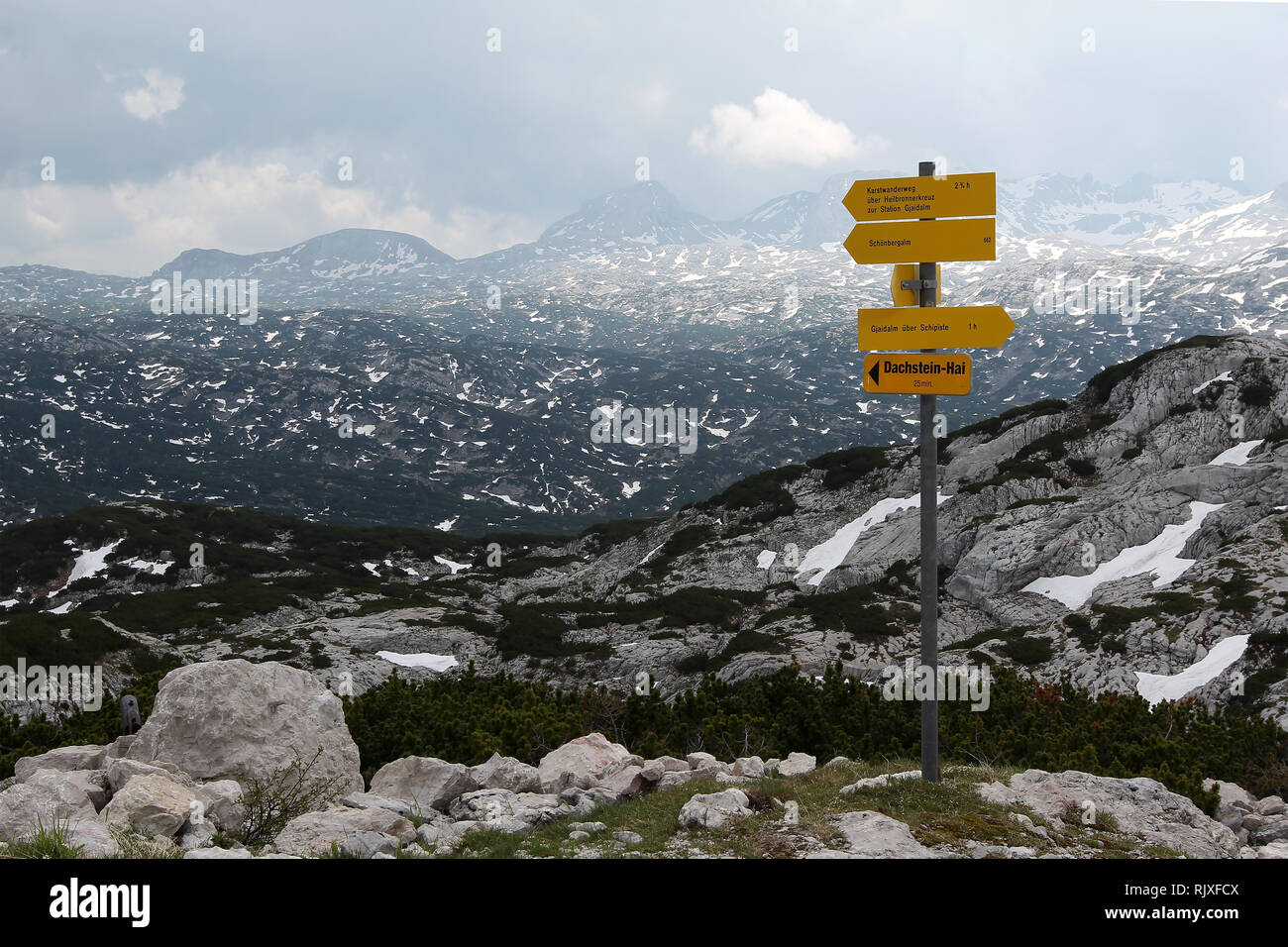 Dachstein glacier lift hi-res stock photography and images - Alamy