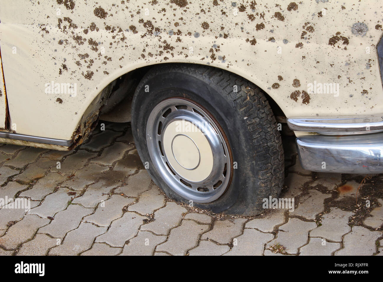 Old rusty car. Details. / Part of an old car close up Stock Photo - Alamy