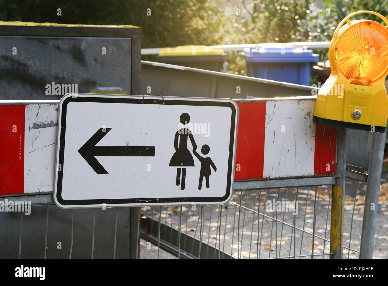 Footpath / Traffic sign Stock Photo - Alamy