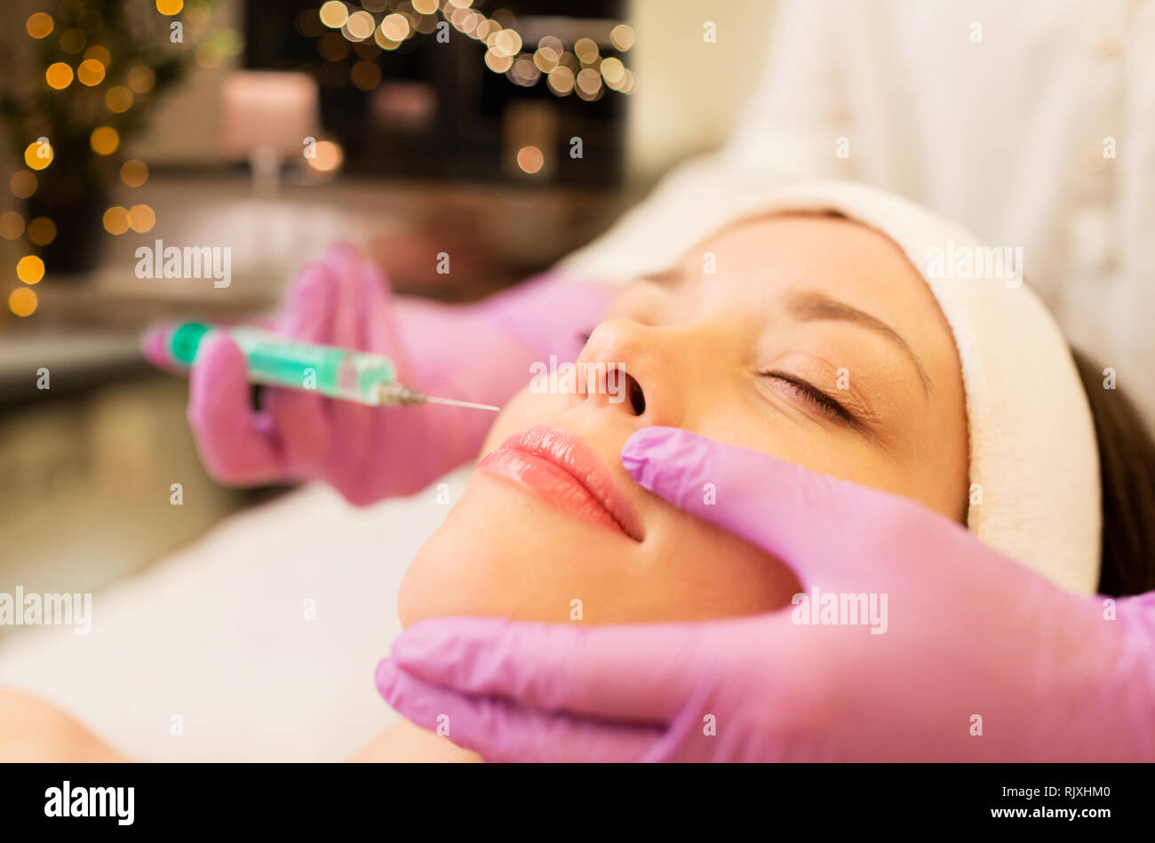 beautician doing beauty injection to woman lips Stock Photo - Alamy
